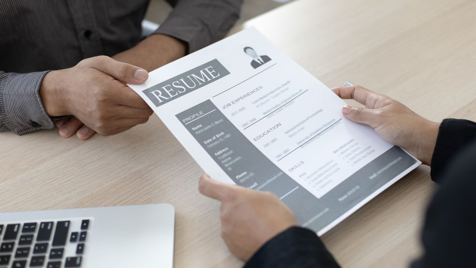 Aplikacije koje ti pomažu da kreiraš dobar CV