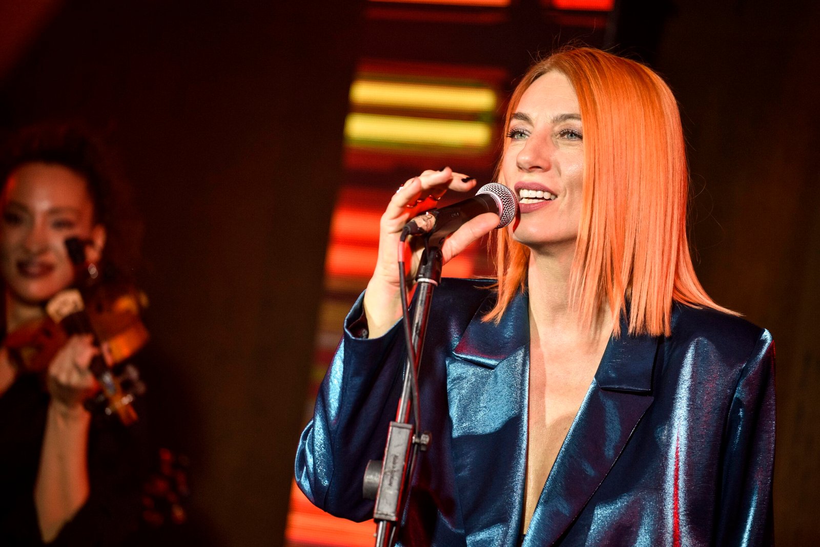 Ana Stanić promovisala album "Kvar na srcu": Emotivno putovanje kroz ...